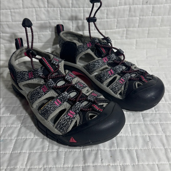 Keen | Shoes | Keen Footwear Label In Gray Fabric | Poshmark